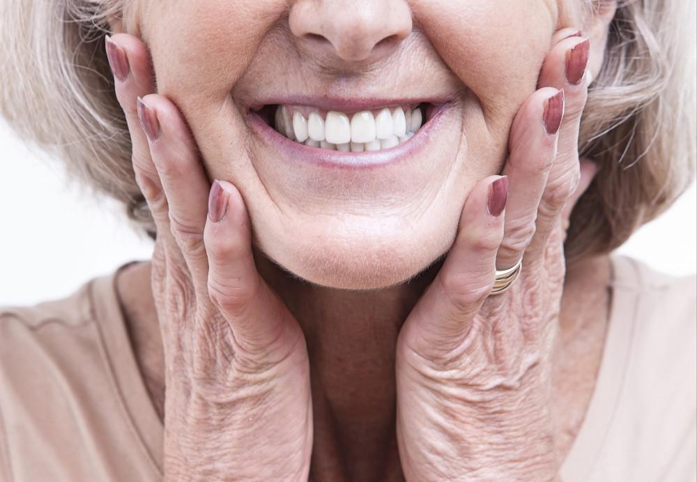 Implante dentário na terceira idade: pode? Entenda Implante dentário na terceira idade: pode? Entenda